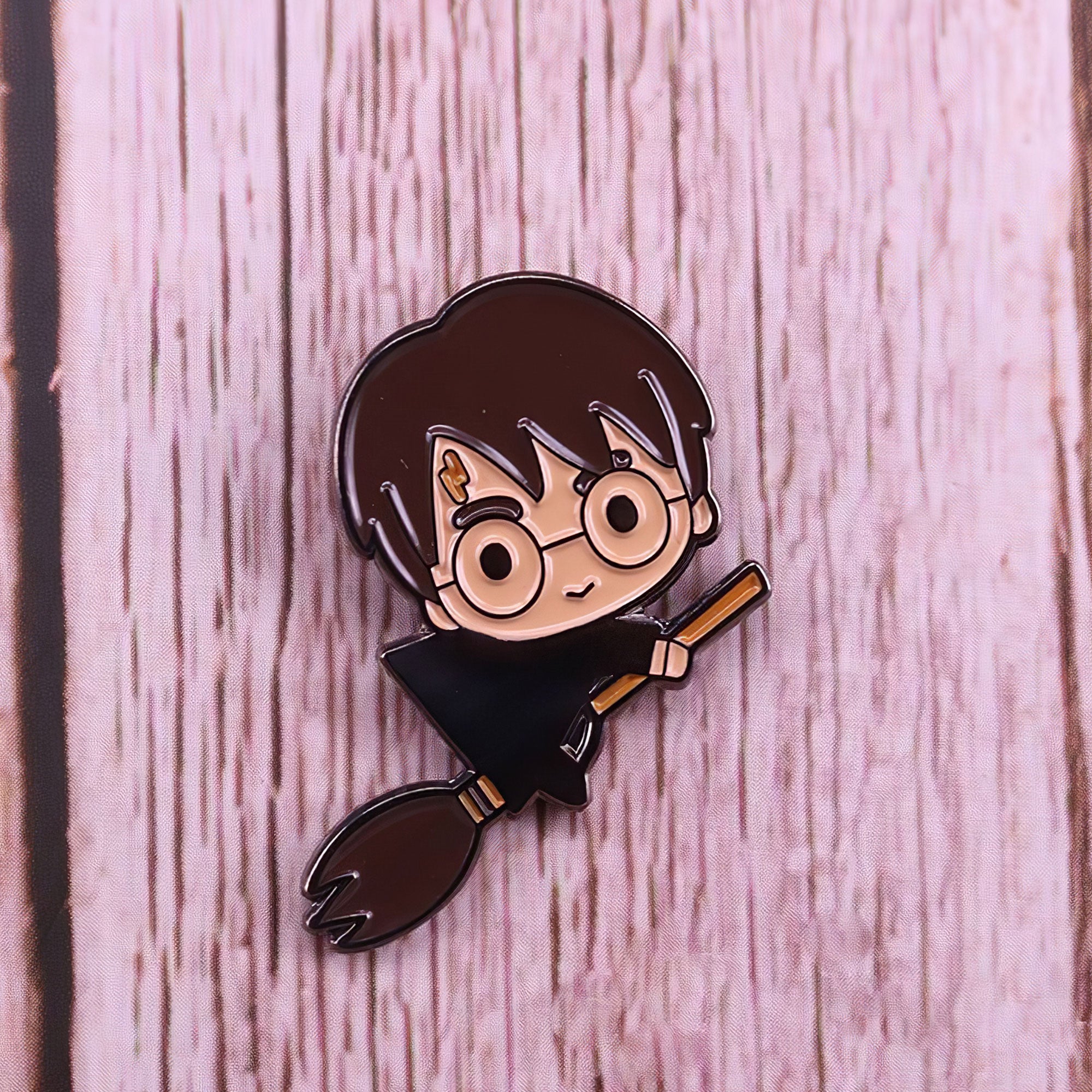 Pin Mago Volando – summerce.co